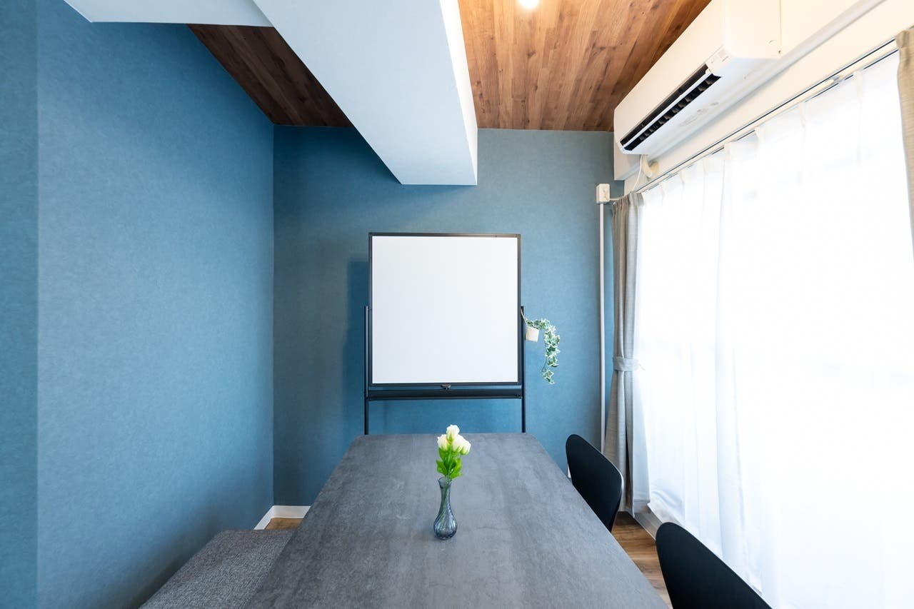 100インチスクリーンで映画鑑賞🎬気の合う仲間と楽しい時間を過ごせるスペースです🍃の写真10