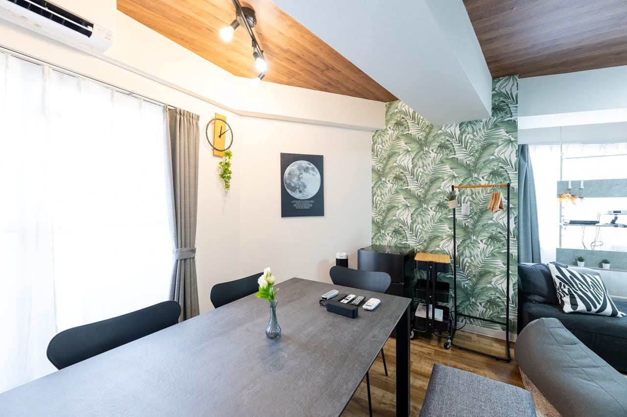 100インチスクリーンで映画鑑賞🎬気の合う仲間と楽しい時間を過ごせるスペースです🍃の写真11