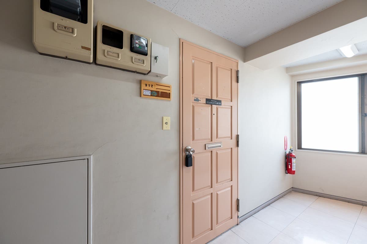 100インチスクリーンで映画鑑賞🎬気の合う仲間と楽しい時間を過ごせるスペースです🍃の写真24