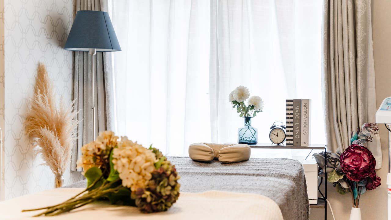 【＆SORA】🎀新宿西口駅すぐ｜JR新宿駅5分✨完全個室のサロン/撮影利用可✤高速Wi-Fi🆕高田電動ベッド導入の写真5