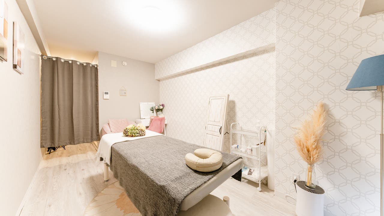 【＆SORA】🎀新宿西口駅すぐ｜JR新宿駅5分✨完全個室のサロン/撮影利用可✤高速Wi-Fi🆕高田電動ベッド導入の写真7