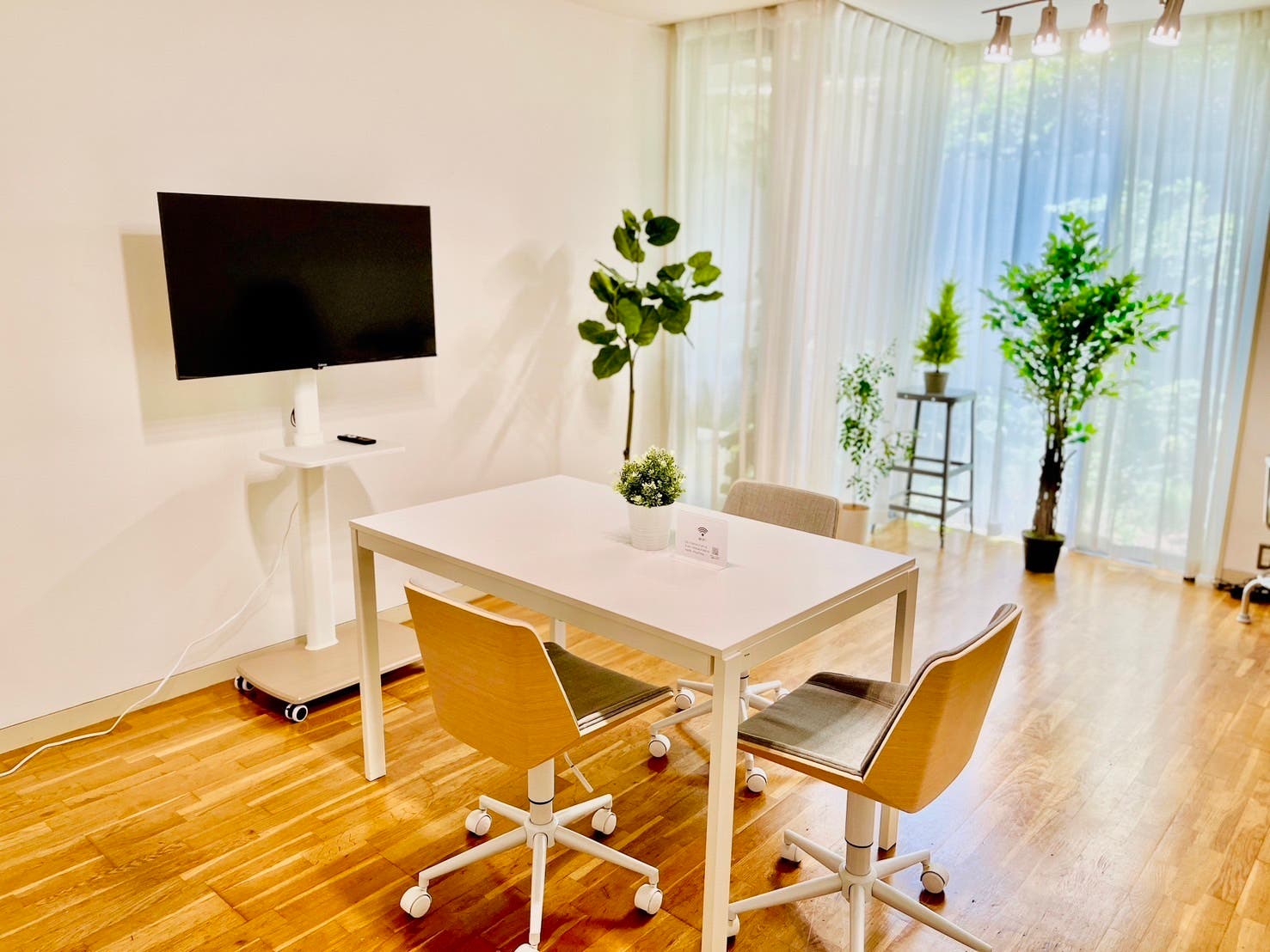 駅近3分１階/照明三脚無料（一部）/160×80㎝鏡/コンビニ2分100均４分/NURO光/物撮・講座・ロケ準備室/朝6時～ＯＫの写真9