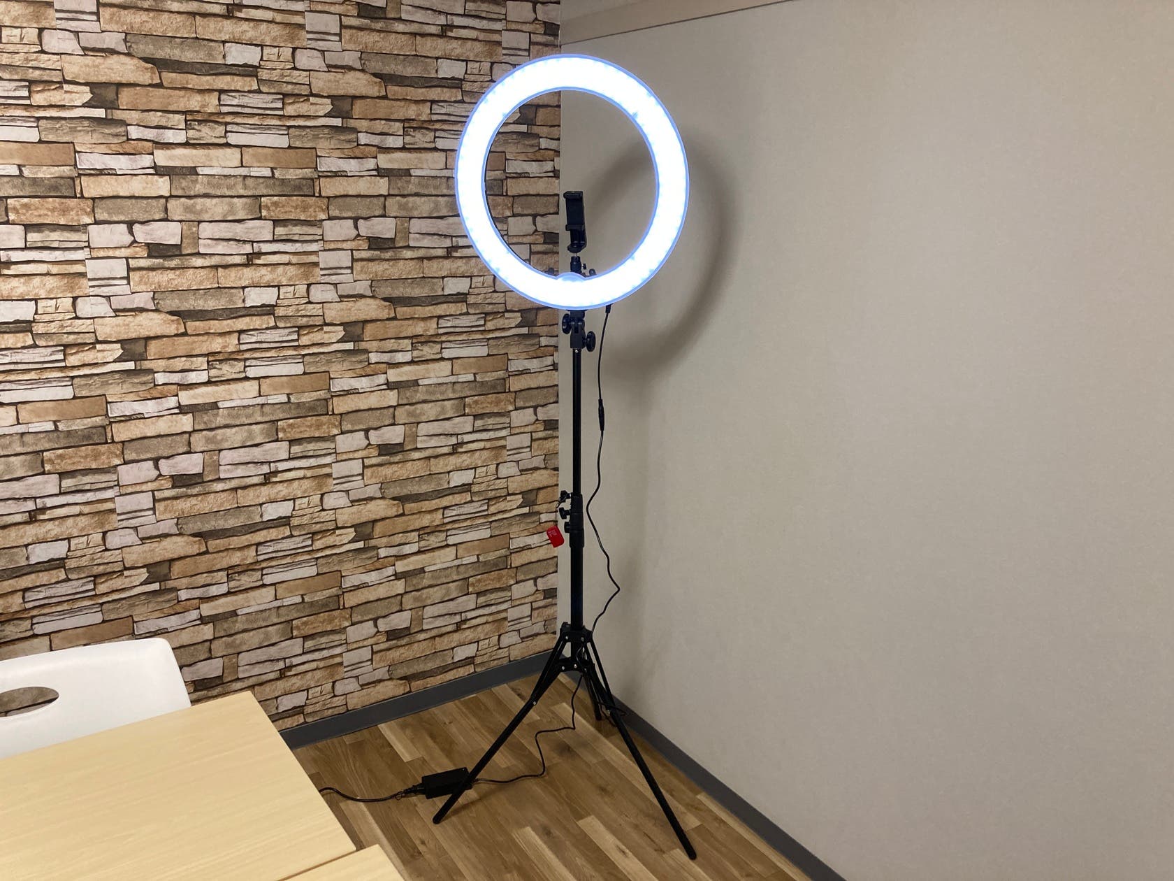 布施駅スグの貸し会議室　布施足代北レンタルスペース -打合せ・会議・面接・撮影・ワークショップ・カウンセリング--の写真5