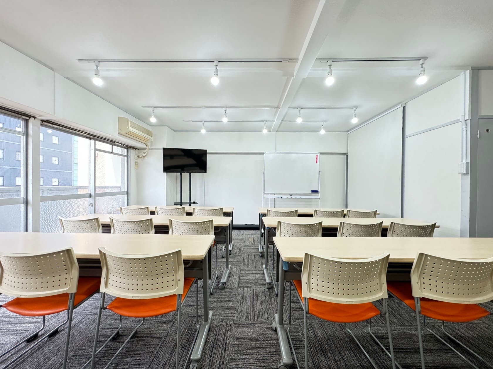 🌻新規オープン🌻◆お気軽会議室博多東plata◆🎯博多筑紫口徒歩3分🎯31人収容🌈無料wifi🌈完全個室の写真1