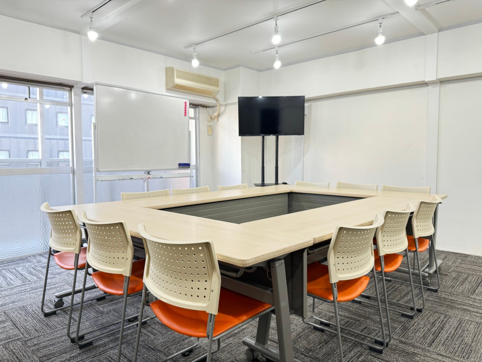🌻新規オープン🌻◆お気軽会議室博多東plata◆🎯博多筑紫口徒歩3分🎯31人収容🌈無料wifi🌈完全個室の写真2
