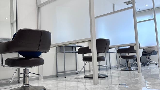 【EARTH 三軒茶屋店】カットオープン席★大型サロンに併設されたレンタルサロン✂︎フリーランス/個人練習/美容業に最適♪の写真2