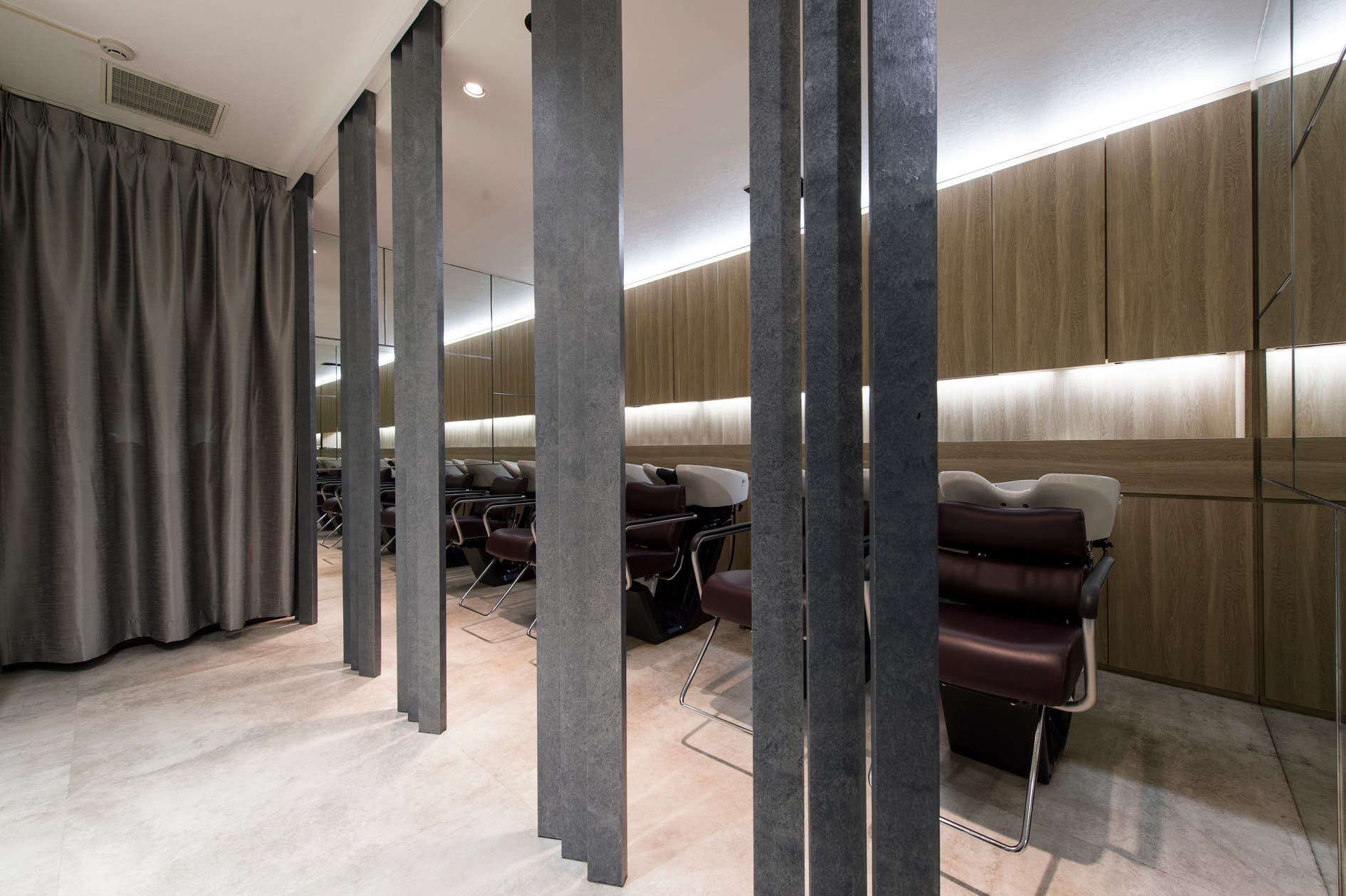 【EARTH 三軒茶屋店】カットオープン席★大型サロンに併設されたレンタルサロン✂︎フリーランス/個人練習/美容業に最適♪の写真5