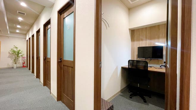 【¥385/30分!三鷹駅最安値 徒歩3分】1名完全個室(Room10)モニター(27インチ/4K)・Wifi・フリードリンクの写真2