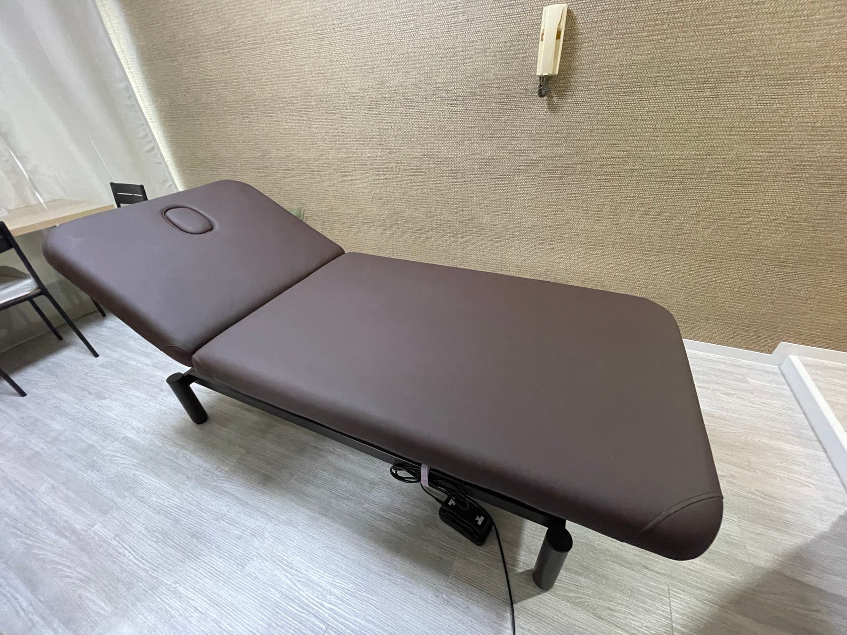 桜木町駅徒歩1分！ご好評につき増部屋🌸完全個室のキレイなサロン✨ほぼ雨に濡れずにアクセス👍電動昇降施術ベッド/マッサージ/エステの写真7