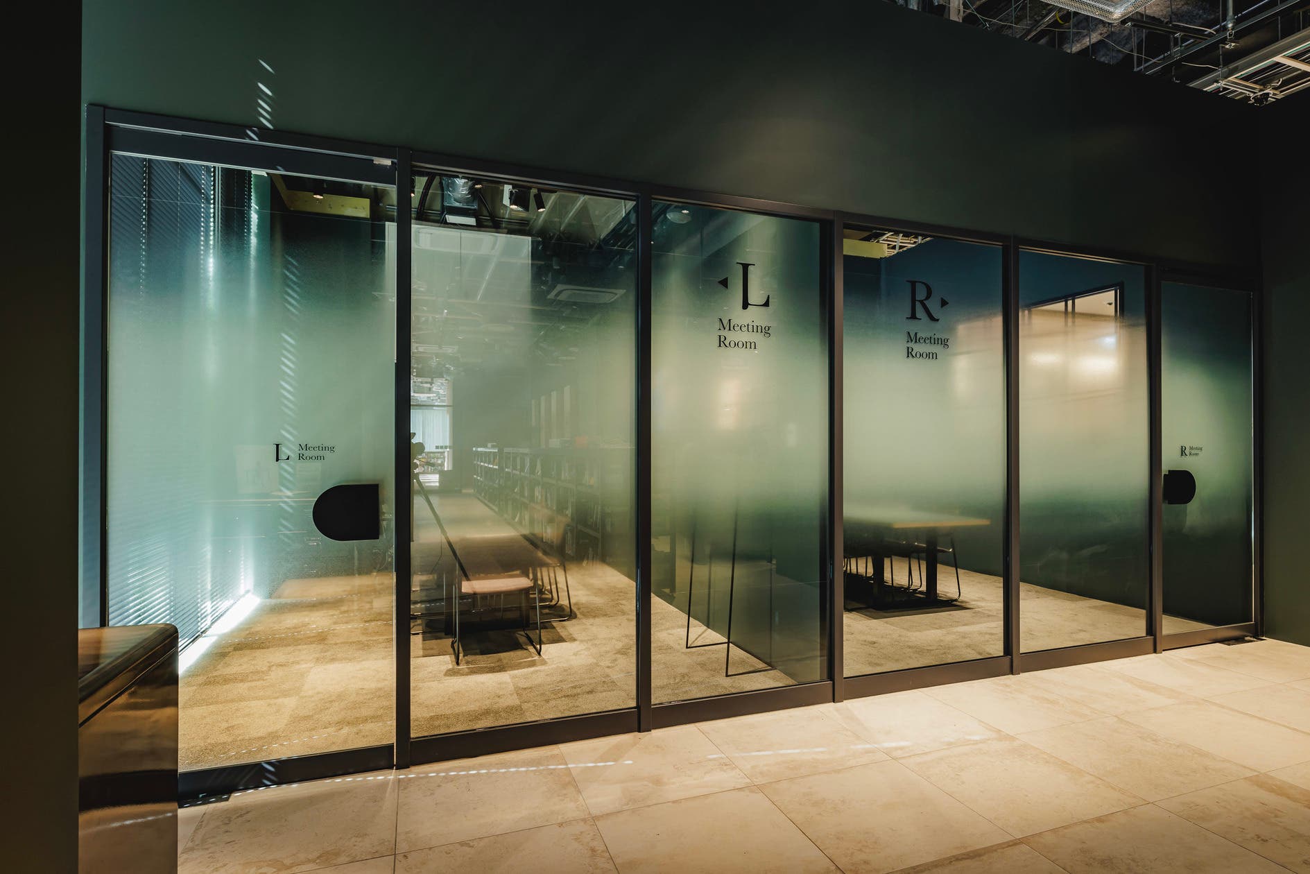 栄駅直結、中日ビル2階！商談・面接・お打ち合わせなどのビジネス利用におすすめな貸会議室！の写真2