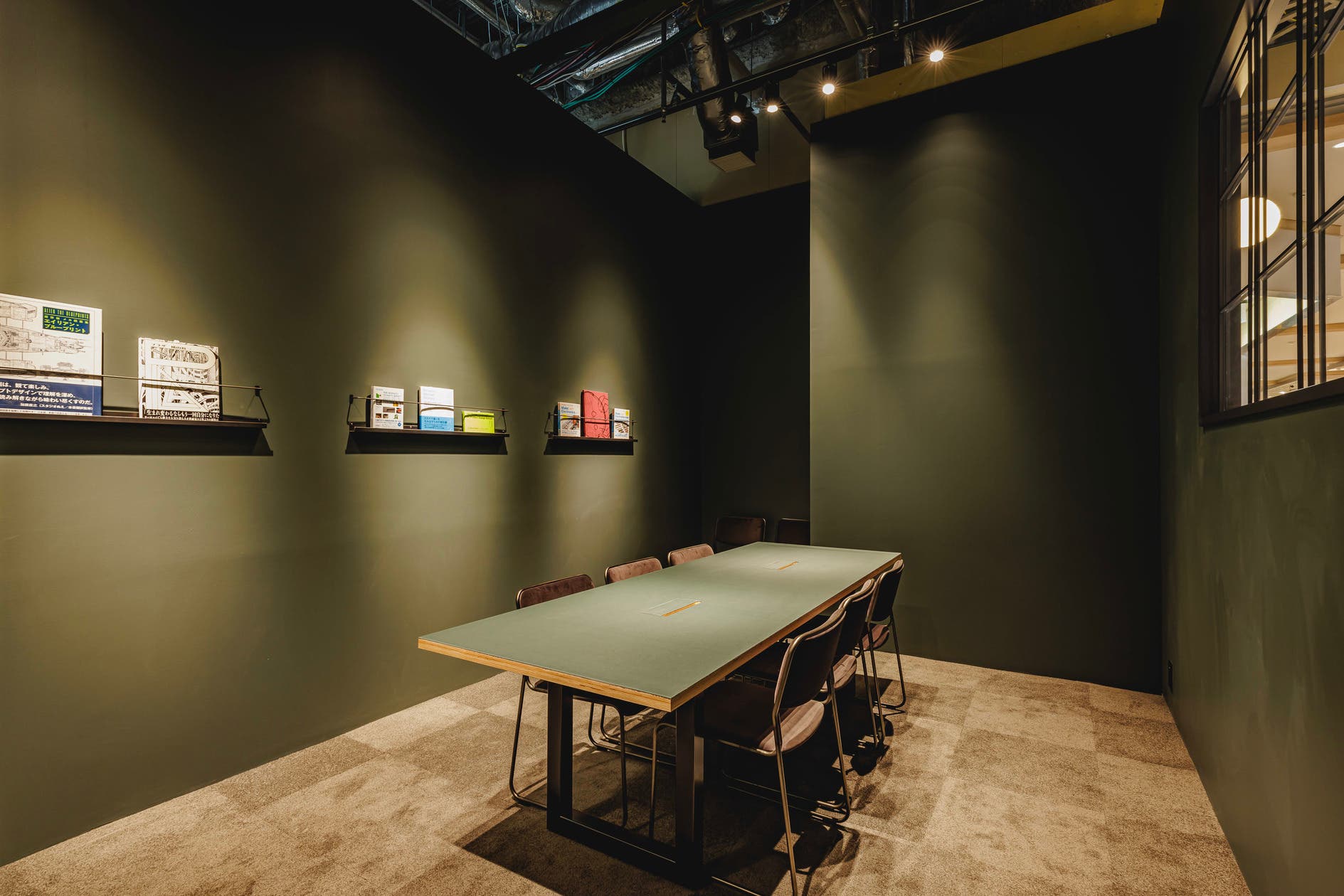 栄駅直結、中日ビル2階！商談・面接・お打ち合わせなどのビジネス利用におすすめな貸会議室！の写真1