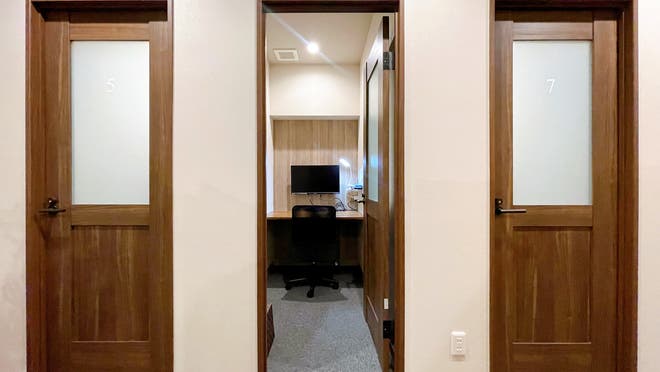 【¥385/30分!三鷹駅最安値 徒歩3分】1名完全個室(Room12)モニター(27インチ/4K)・Wifi・フリードリンクの写真6