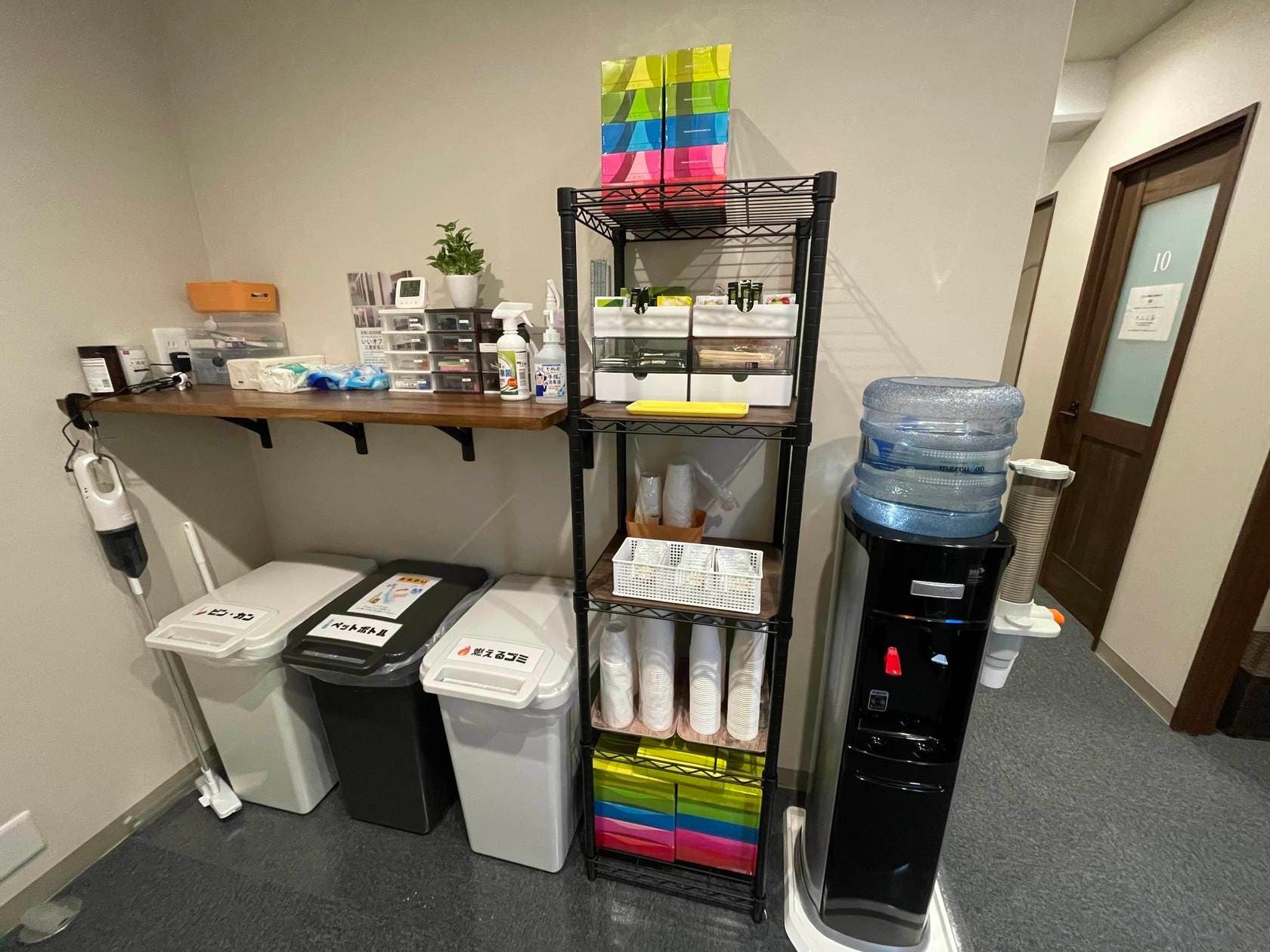 【¥770円/30分三鷹駅徒歩3分】6名会議室（Room14) 最大8名 モニター(42インチ/4K）・Wifi・ホワイトボードの写真12