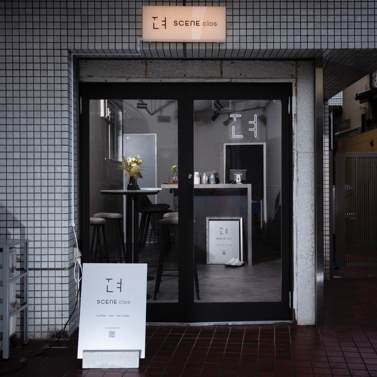 新大久保駅から徒歩5分の静かな路地に面したカフェバー（1階）の写真1