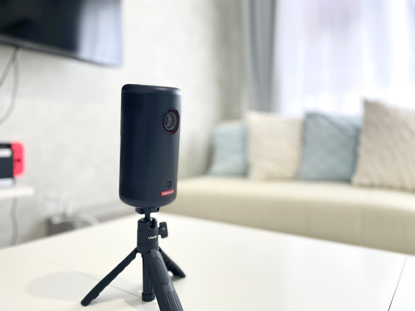 ⑧モバイルプロジェクターの画像1