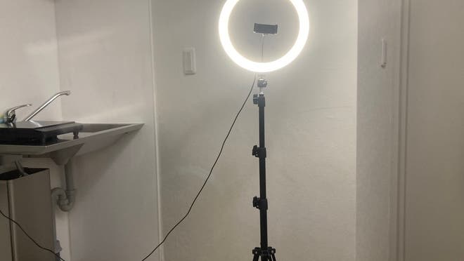 100インチスクリーンで映画鑑賞🎬気の合う仲間と楽しい時間を過ごせるスペースです🍃の写真14