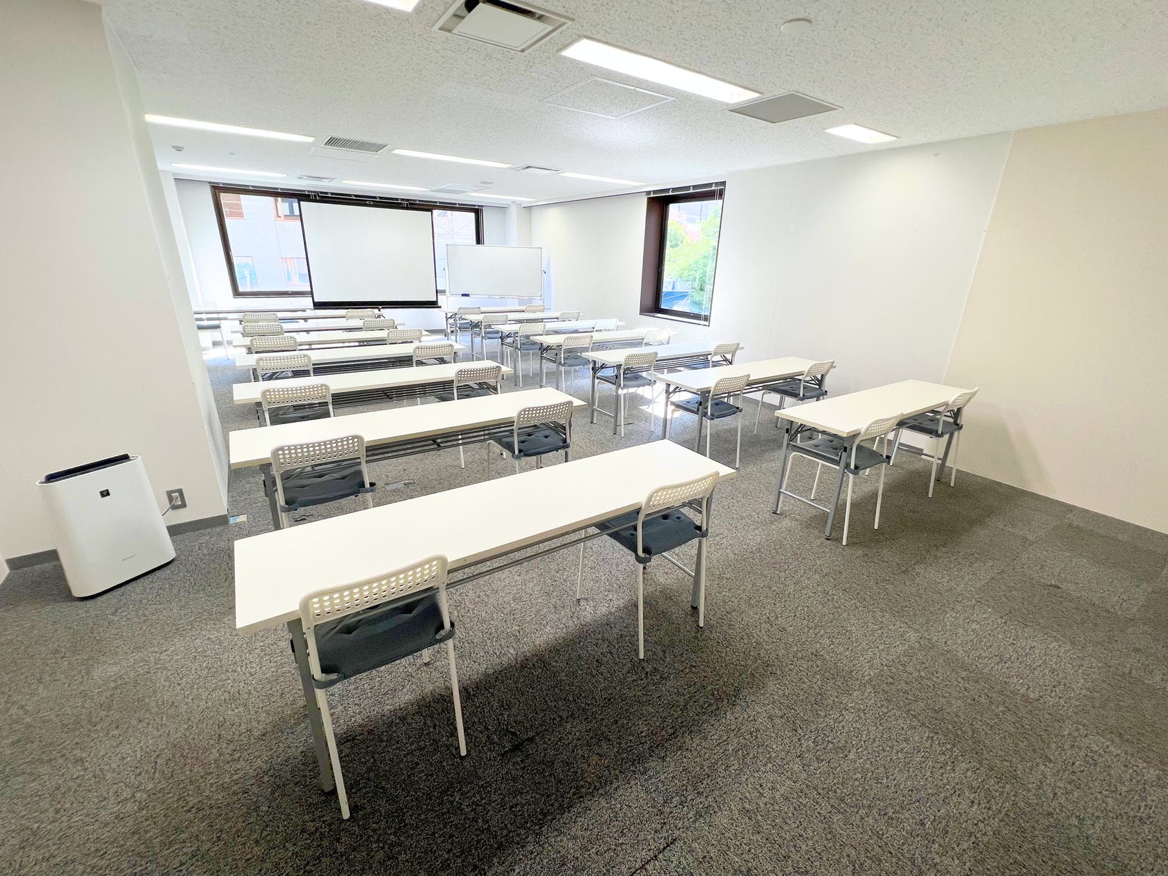 ⭐NEW⭐【六本木一丁目駅徒歩5分】無料備品多数☆会議・研修・試験会場・WEBセミナー・ZOOM快適ビジネス仕様！2階F会議室の写真4