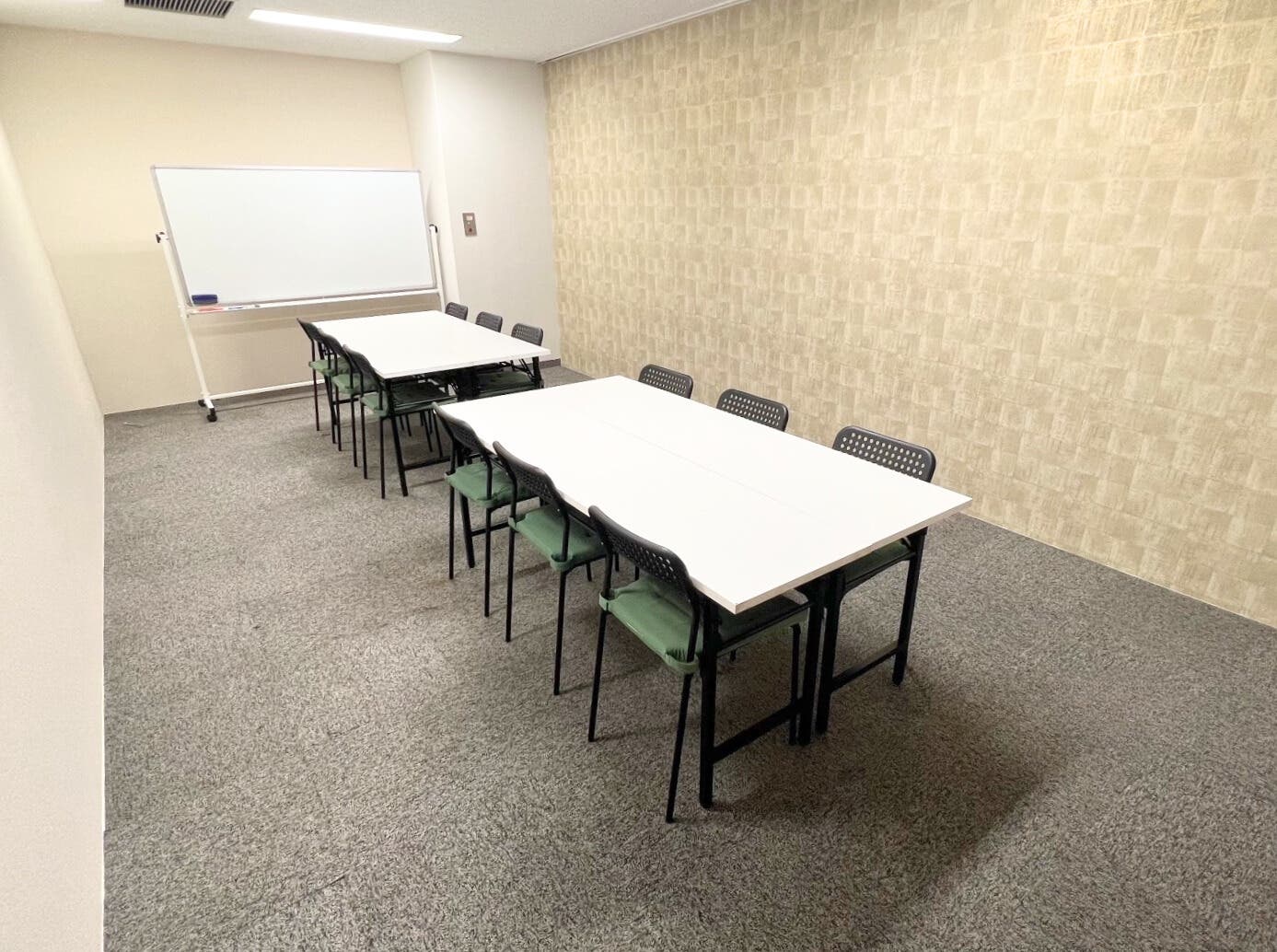 ⭐NEW⭐【六本木一丁目駅徒歩5分】🛜無線Wi-Fi無料✨会議・WEBセミナー・ZOOM快適ビジネス仕様！2階MTGルームEの写真1