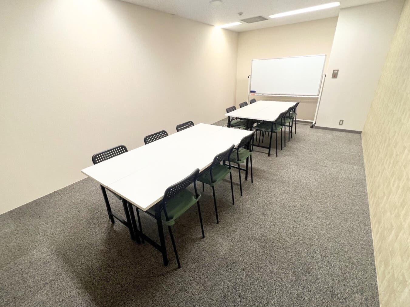 ⭐NEW⭐【六本木一丁目駅徒歩5分】🛜無線Wi-Fi無料✨会議・WEBセミナー・ZOOM快適ビジネス仕様！2階MTGルームEの写真2