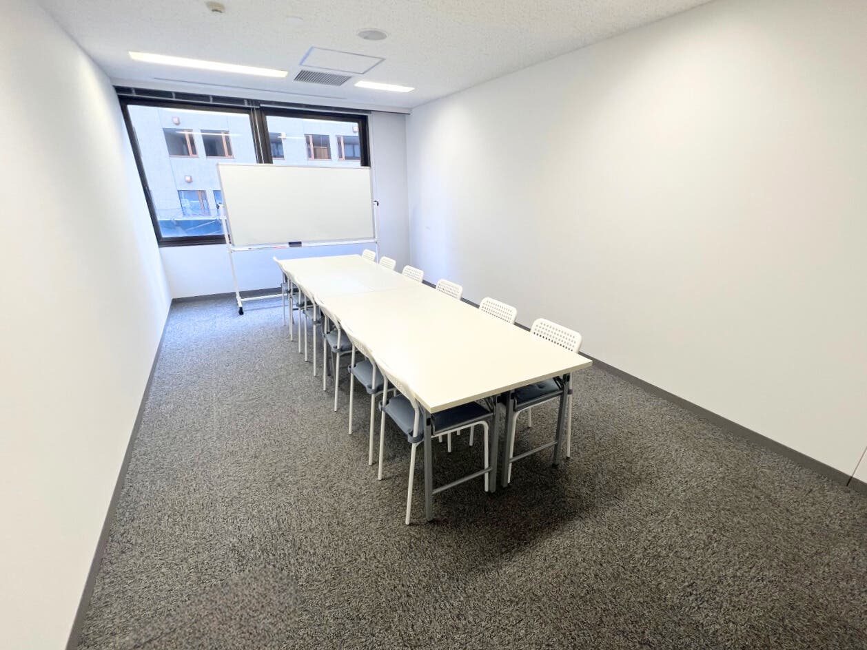 ⭐NEW⭐【六本木一丁目駅徒歩5分】🛜無線Wi-Fi無料✨会議・WEBセミナー・ZOOM快適ビジネス仕様！2階MTGルームIの写真1