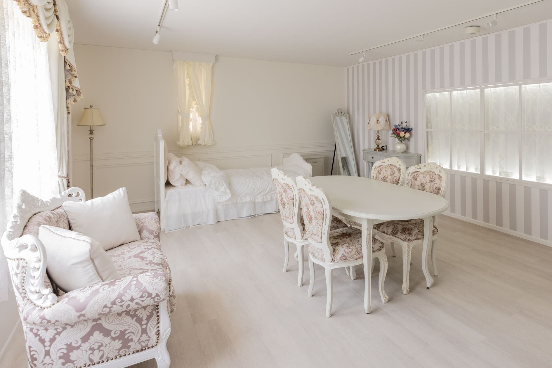 【新ページ移転案内中】11st😉推し活・本人不在の生誕祭に人気！フレンチロココな撮影スタジオ｜｜撮影会・推し活・コスプレに！｜の写真5