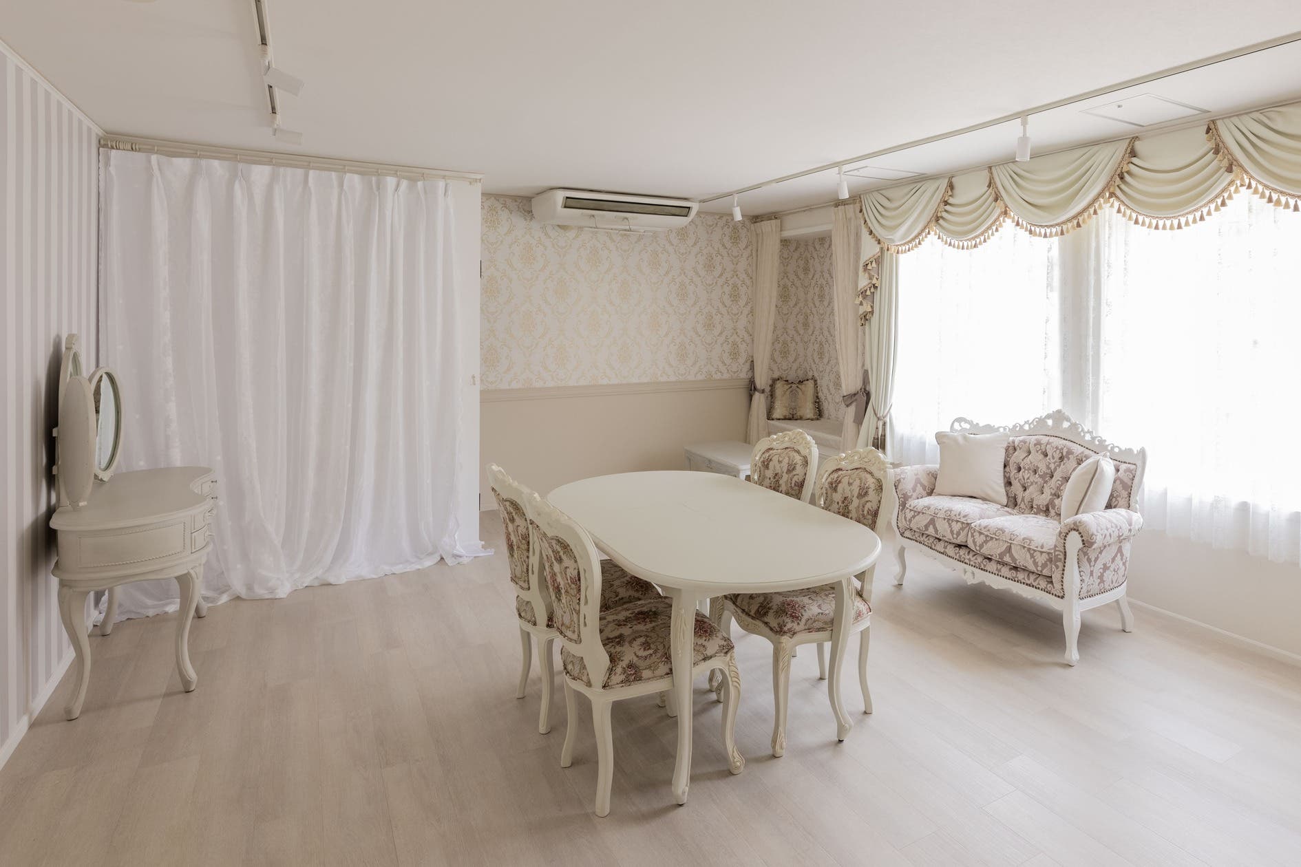 【新ページ移転案内中】11st😉推し活・本人不在の生誕祭に人気！フレンチロココな撮影スタジオ｜｜撮影会・推し活・コスプレに！｜の写真6