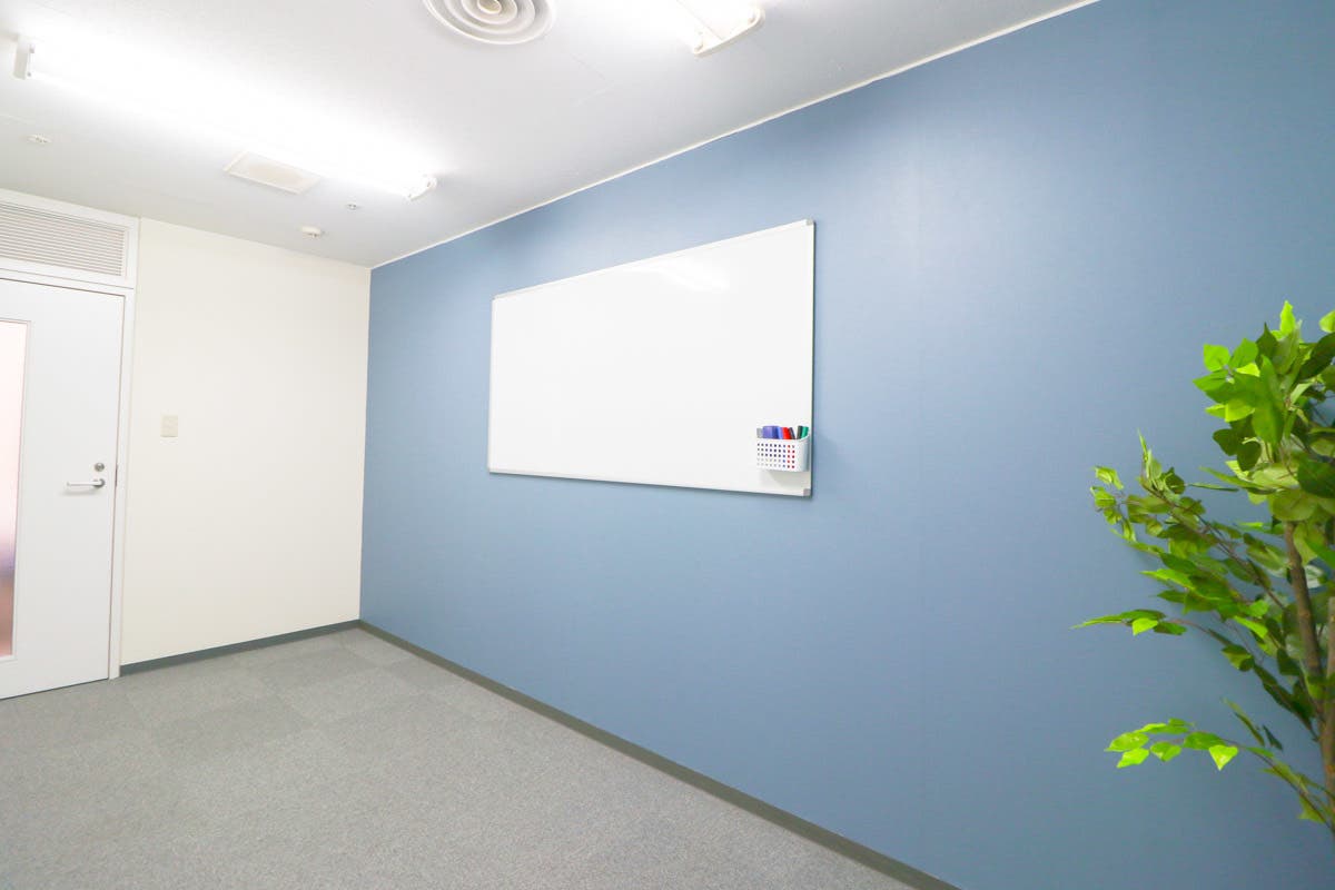 【梅田駅地下直結で最高の立地！大阪駅前第２ビル！12名】大型モニター・WiFi全て無料！ふれあい貸し会議室 梅田No122の写真8