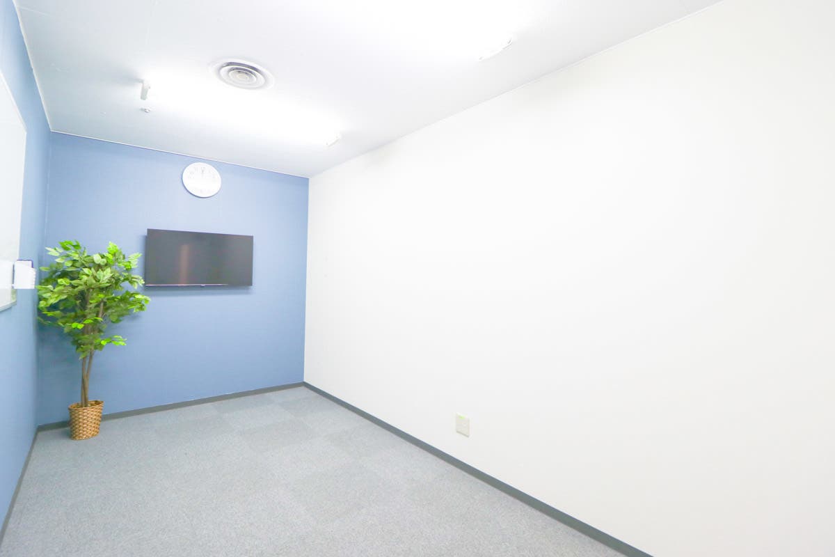【梅田駅地下直結で最高の立地！大阪駅前第２ビル！12名】大型モニター・WiFi全て無料！ふれあい貸し会議室 梅田No122の写真9