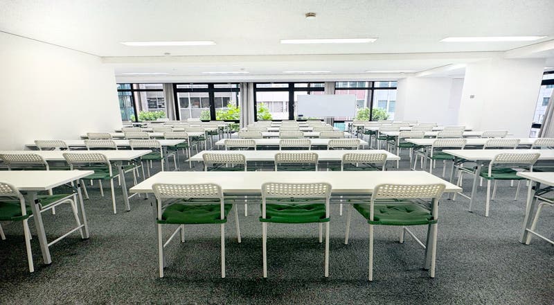 【新宿御苑前駅から徒歩3分・69名利用可🌟】■会議・研修・セミナー・ウェビナー・説明会■全室新宿御苑が見えます■3階A会議室