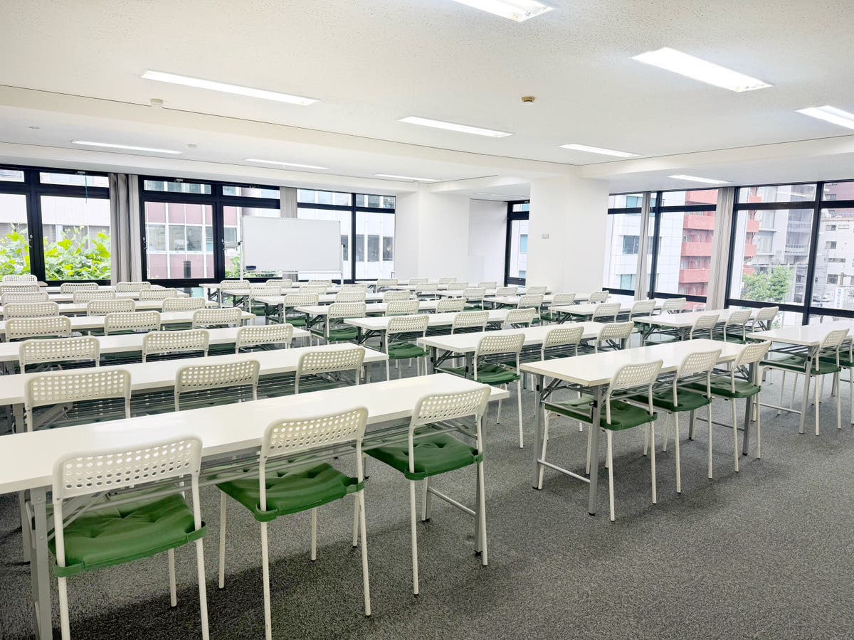 【新宿御苑前駅から徒歩3分・69名利用可🌟】■会議・研修・セミナー・ウェビナー・説明会■全室新宿御苑が見えます■3階A会議室の写真2