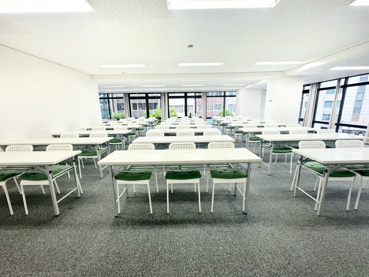 【新宿御苑前駅から徒歩3分・69名利用可🌟】■会議・研修・セミナー・ウェビナー・説明会■全室新宿御苑が見えます■3階A会議室の写真3