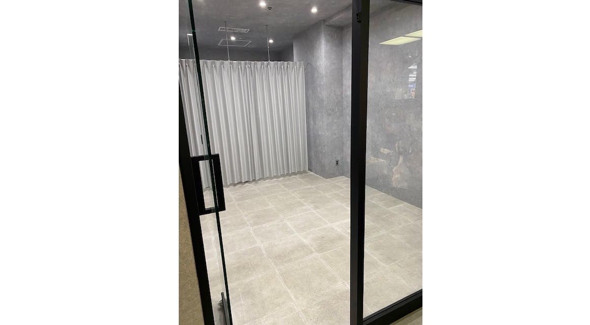 ポップアップストアやPRイベントに最適な複合商業施設1階にあるレンタルスペースの写真1