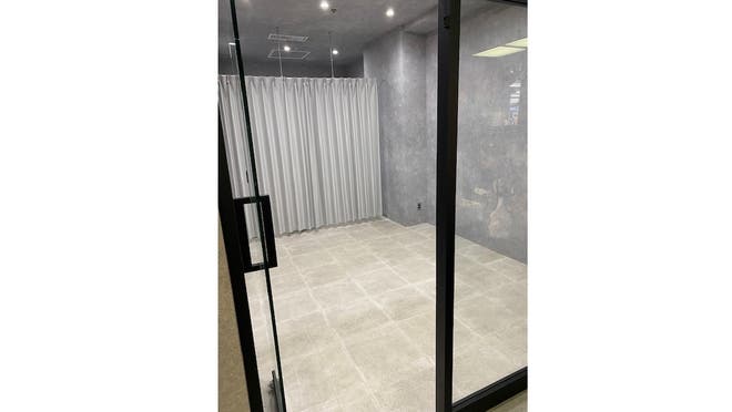 ポップアップストアやPRイベントに最適な複合商業施設1階にあるレンタルスペースの写真1