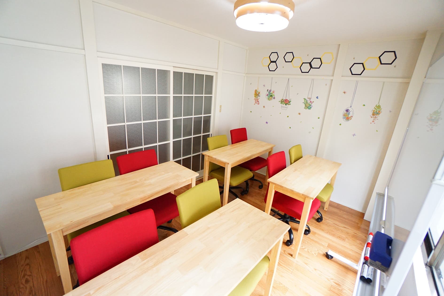 ＜サボテン会議室＞立川駅徒歩3分🚃光回線Wi-Fi📶モニター🖥️ホワイトボード📝会議/テレワーク/Zooｍの写真1