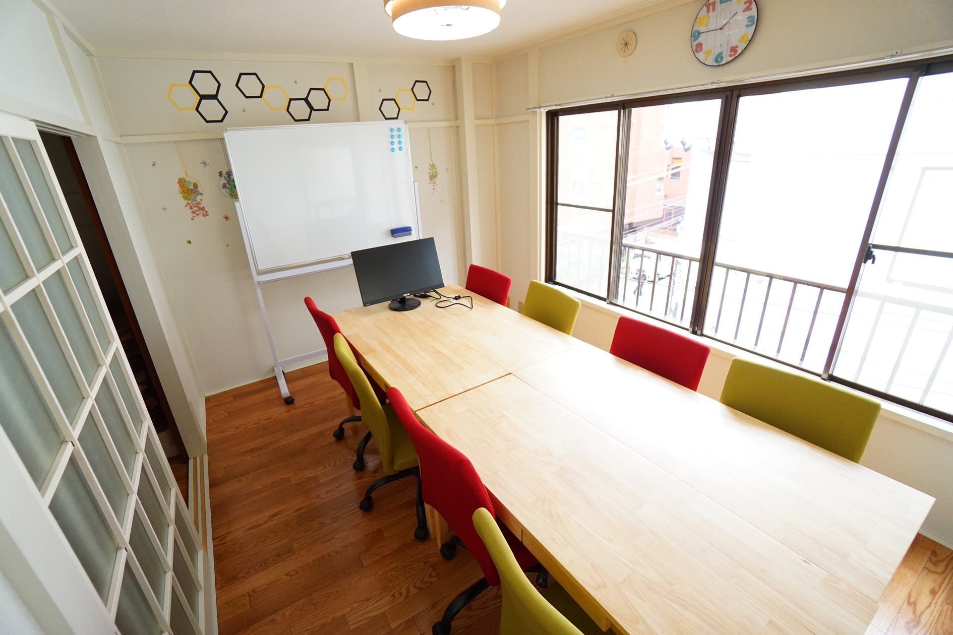 ＜サボテン会議室＞立川駅徒歩3分🚃光回線Wi-Fi📶モニター🖥️ホワイトボード📝会議/テレワーク/Zooｍの写真2