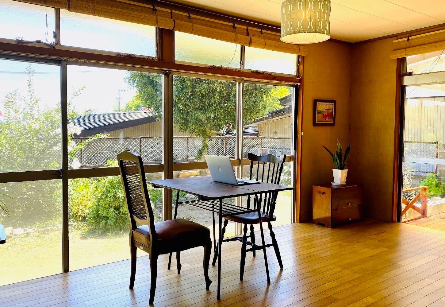 信夫山アートギャラリー カフェスペース（コワーキング）の写真6