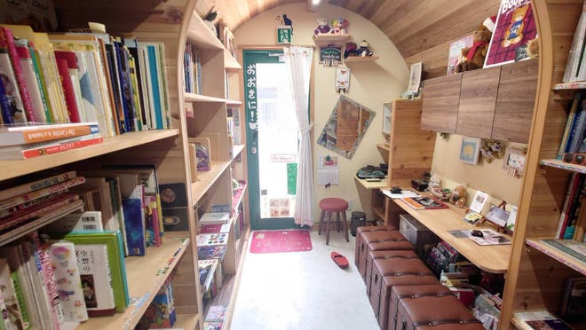 黄檗駅徒歩3分!木の香りが心地良いログハウス書店がレンタルスペースに♪の写真1