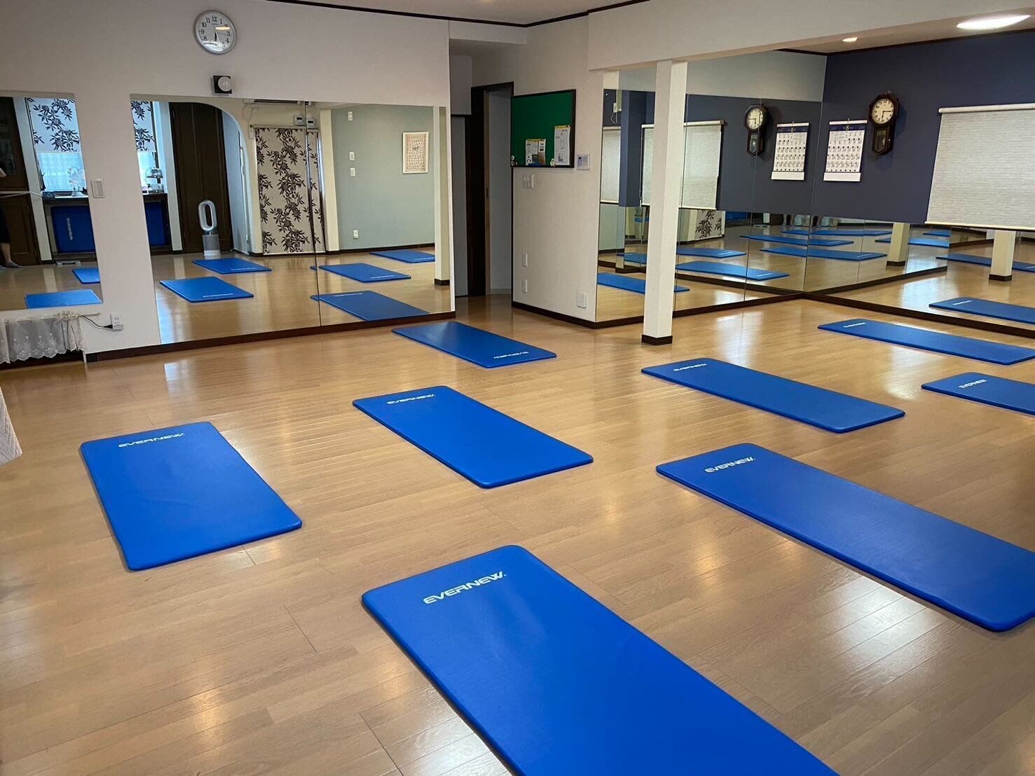 高崎駅東口から徒歩8分のヨガスタジオ！完全個室の大小3面鏡張りでヨガレッスンができます！の写真4