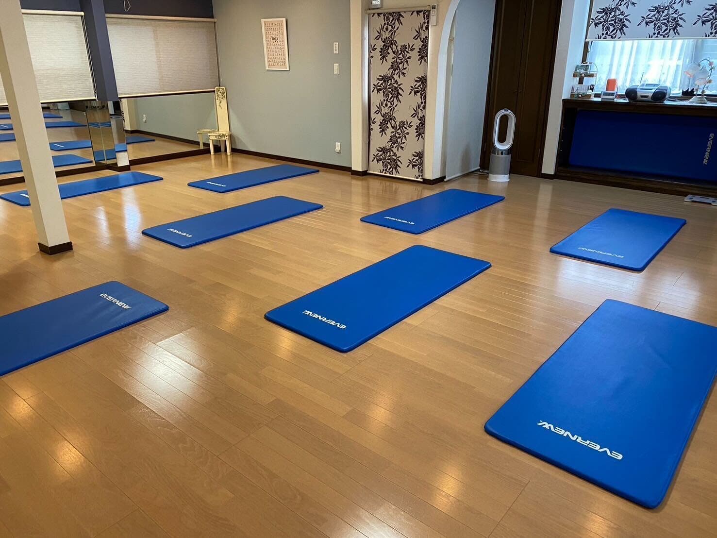 高崎駅東口から徒歩8分のヨガスタジオ！完全個室の大小3面鏡張りでヨガレッスンができます！の写真5