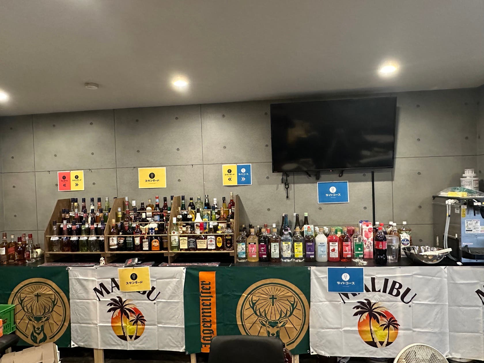 大阪駅から一駅！塚本駅前の飲み放題Barの写真3