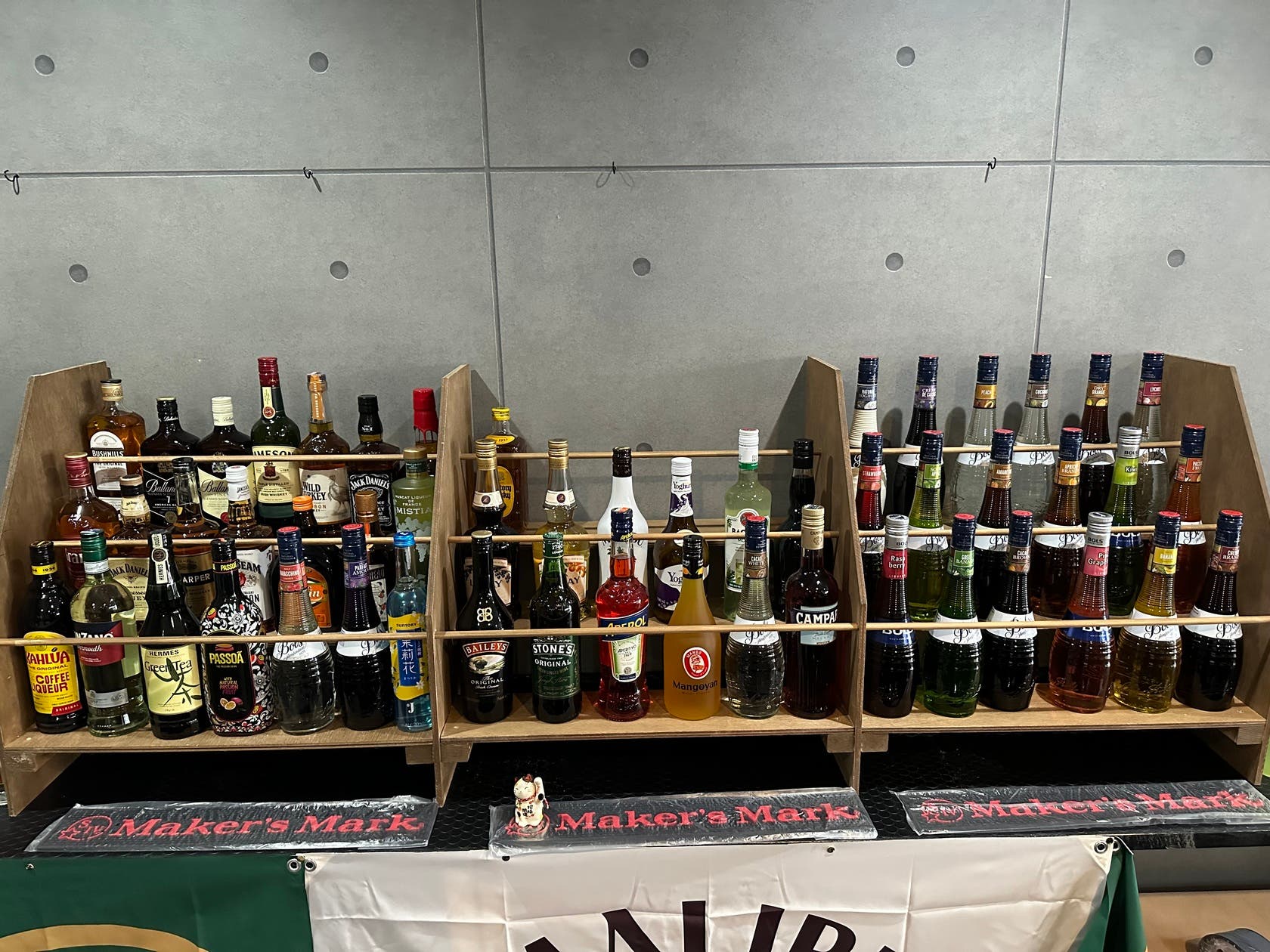 大阪駅から一駅！塚本駅前の飲み放題Barの写真5