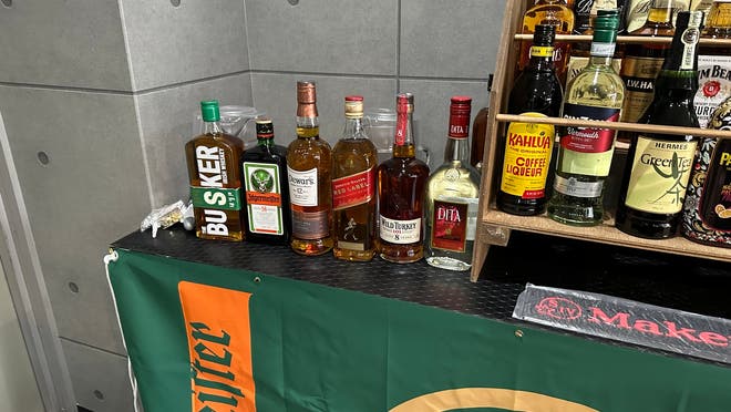 大阪駅から一駅!塚本駅前の飲み放題Barの写真6