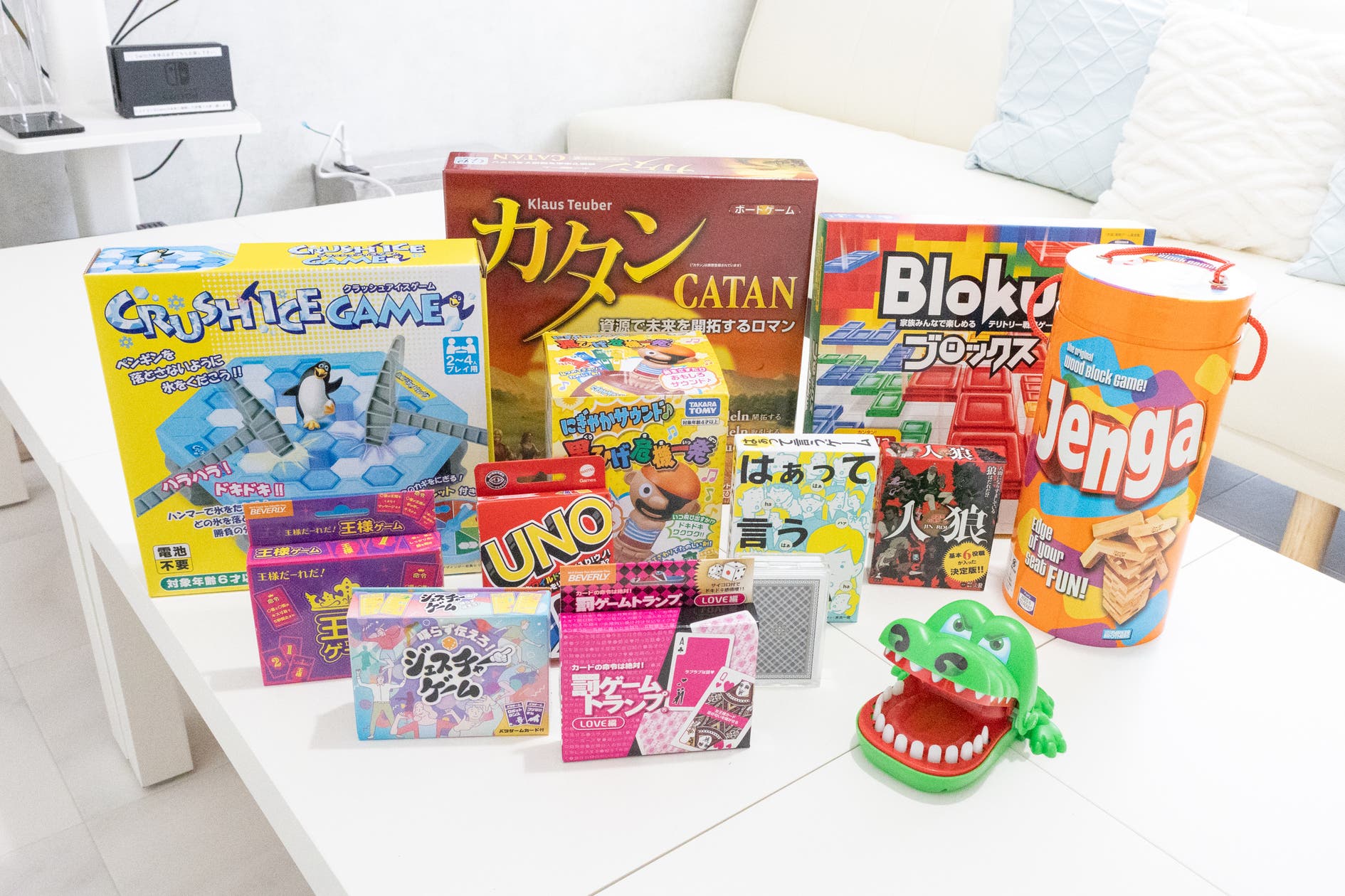 ⑩ボードゲーム類（はぁっていうゲーム/罰ゲームトランプ/ブロックス/王様ゲームカード/ジェンガ/人狼/トランプ/UNO/黒ひげ危機一髪/わにわにパニック/カタン）の画像1