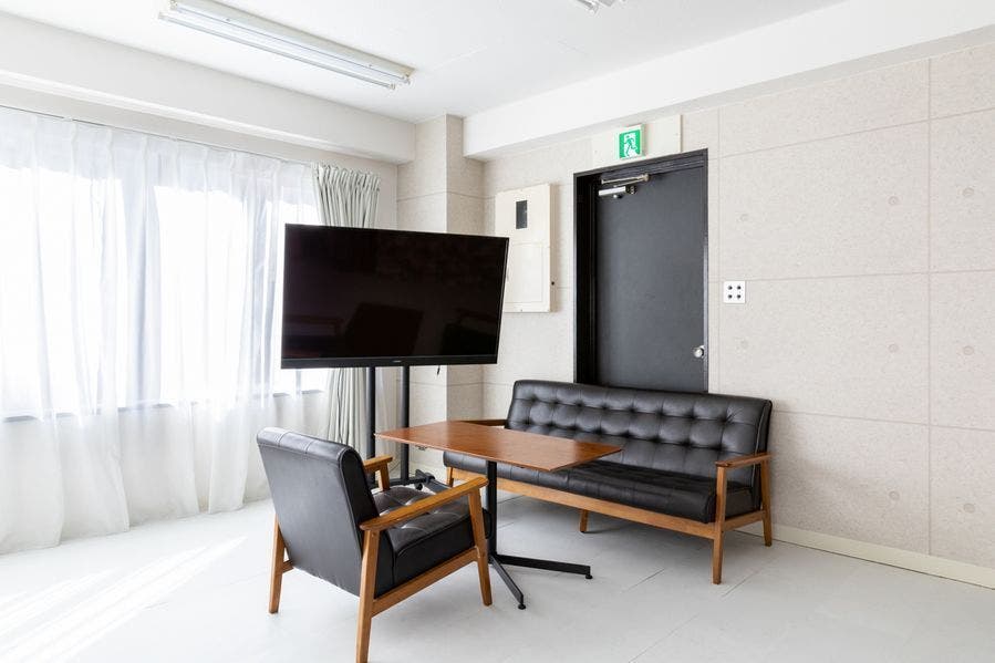 65インチ大型モニター（地上・BS・CSは映りません）の画像1