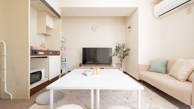 内装リニューアル✨駅近徒歩3分|最大8名|大画面で推し括💘鑑賞会🎞ゲーム会🎮️女子会🎉などに|定期清掃🧹24時間営業⏰の写真2