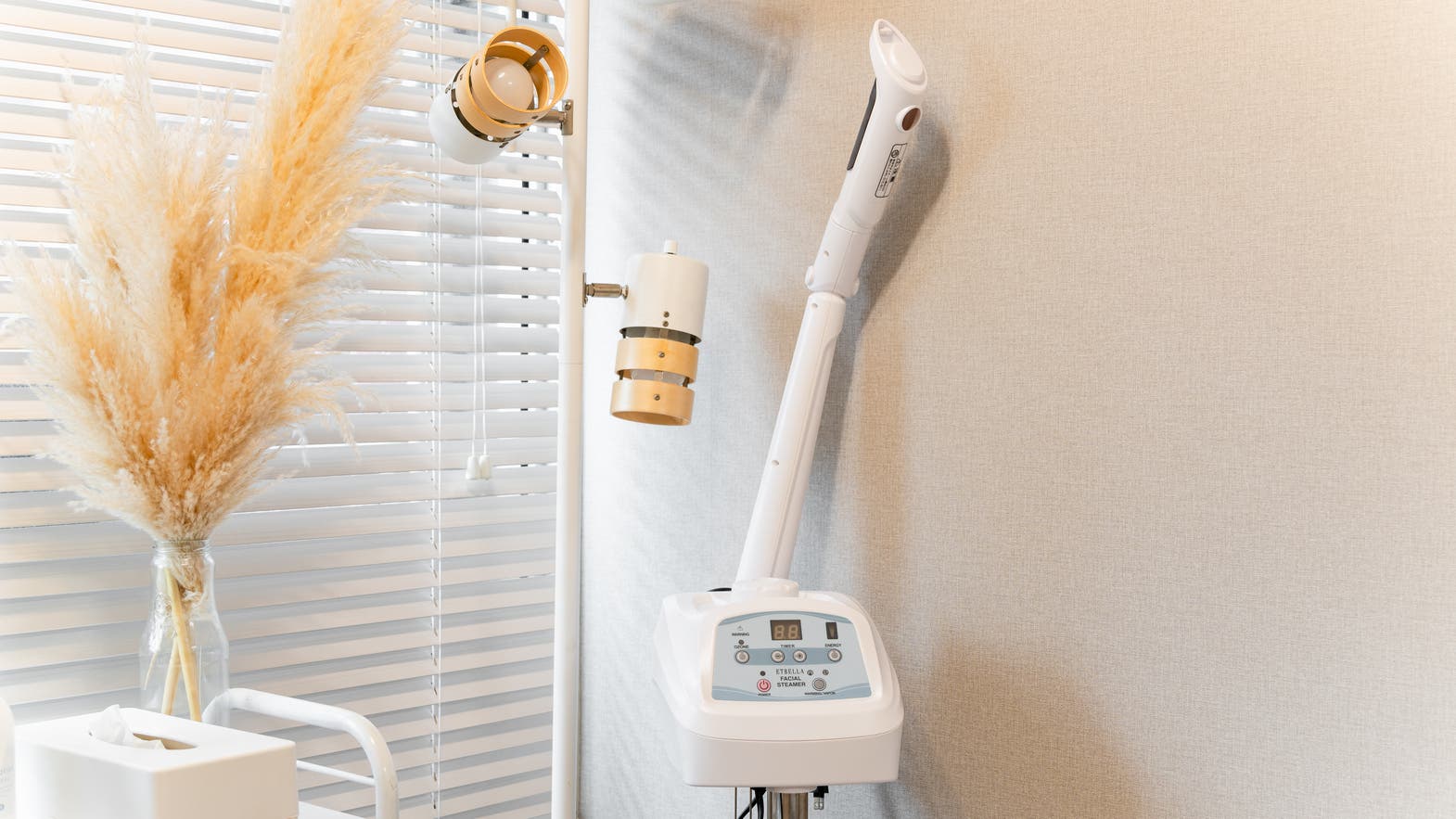 【＆YUZU】新宿西口駅30秒｜JR新宿駅5分✨完全個室のレンタルサロン/ヒートマット・スチーマー/映え撮影✤Wi-Fi有の写真7