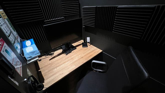 【西中島南方駅から徒歩5分】1時間 660円!|1名用の完全個室(4F_ブース5)の写真1