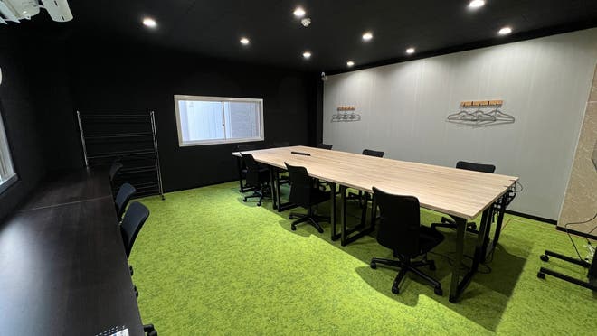 【西中島南方駅から徒歩5分】1時間 1,420円!|3F_RoomD(定員10名)モニター付き◎の写真1