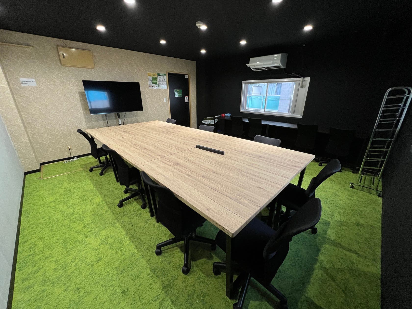 【西中島南方駅から徒歩5分】1時間 1,420円！｜3F_RoomD（定員10名）モニター付き◎の写真3