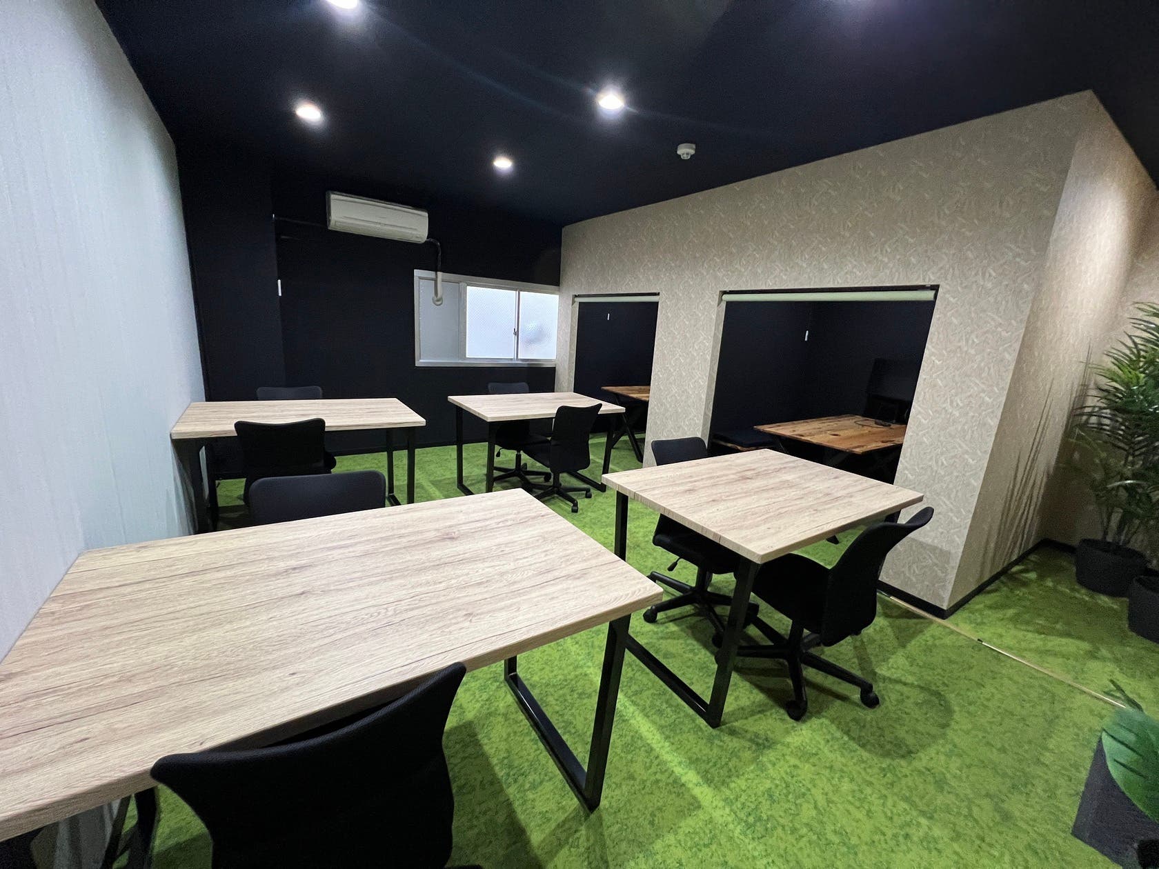 【西中島南方駅から徒歩5分】1時間 1,420円！｜3F_RoomE（定員16名）モニター付き◎の写真3